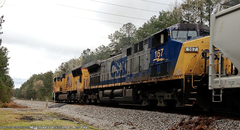 UP SD70M 3890 leads CSX AC44CW 167